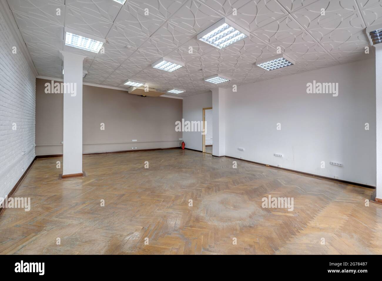 Modern white empty room interior with columns and panoramic windows ...