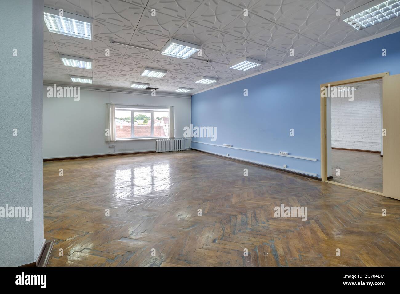 Modern white empty room interior with columns and panoramic windows ...