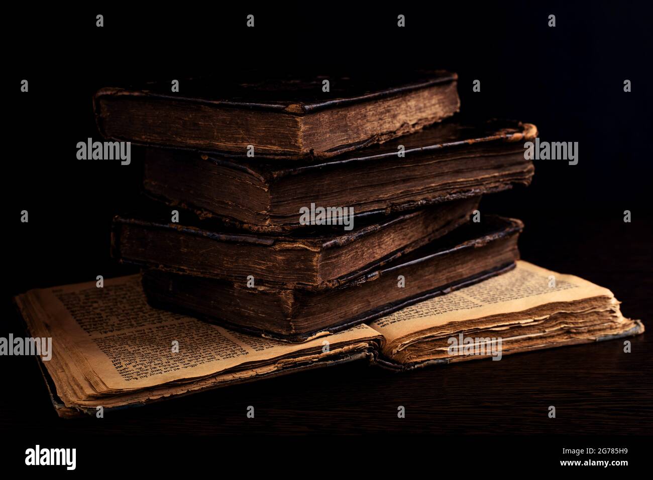 Open jewish book hi-res stock photography and images - Alamy