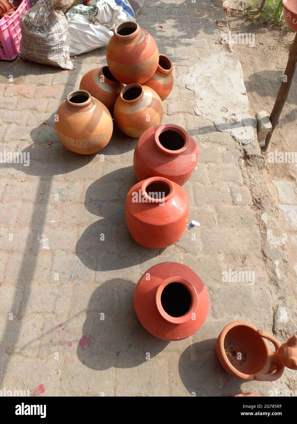 Matka clay pot hi-res stock photography and images - Alamy