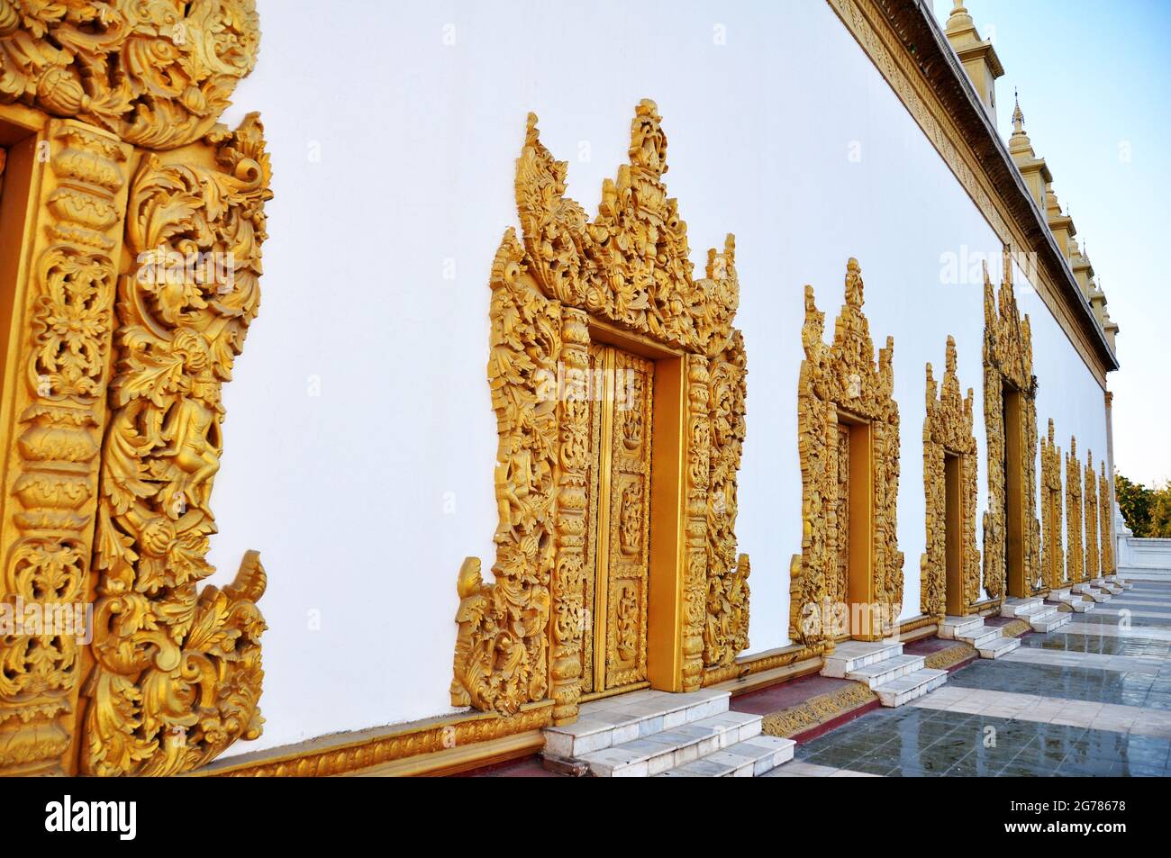 Art door window of Maha Atulawaiyan stupa chedi of Atumashi pagoda paya ...