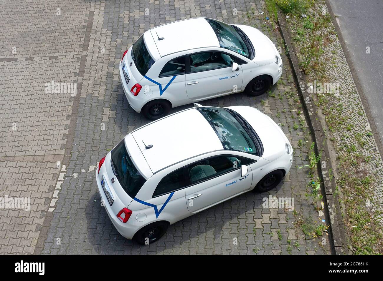 Share now car hi-res stock photography and images - Alamy