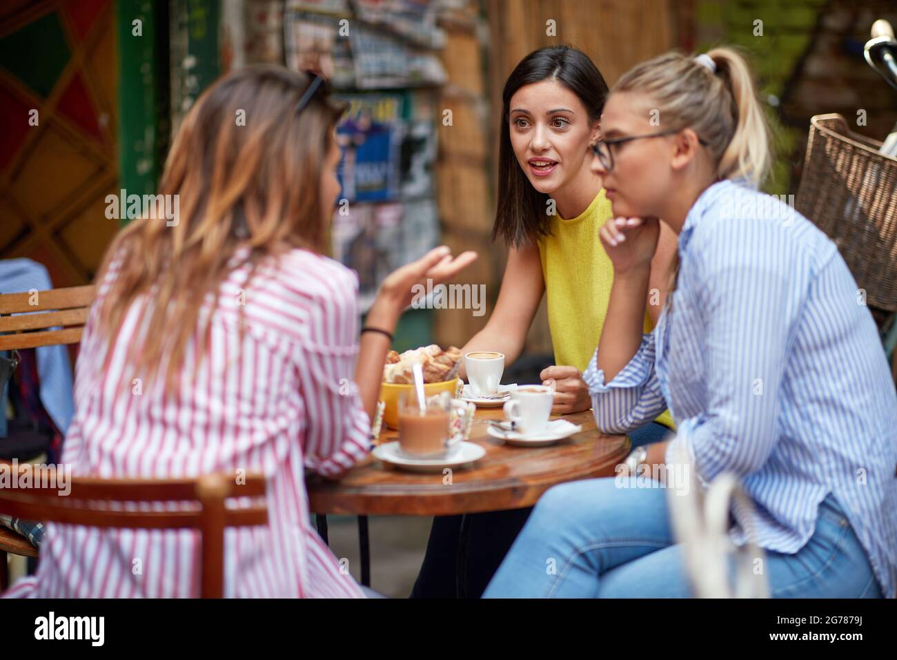 Serious talk in the group hi-res stock photography and images - Alamy