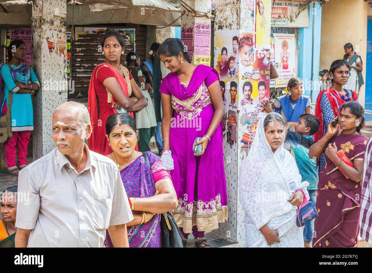 Pretty tamil girl hi-res stock photography and images - Alamy