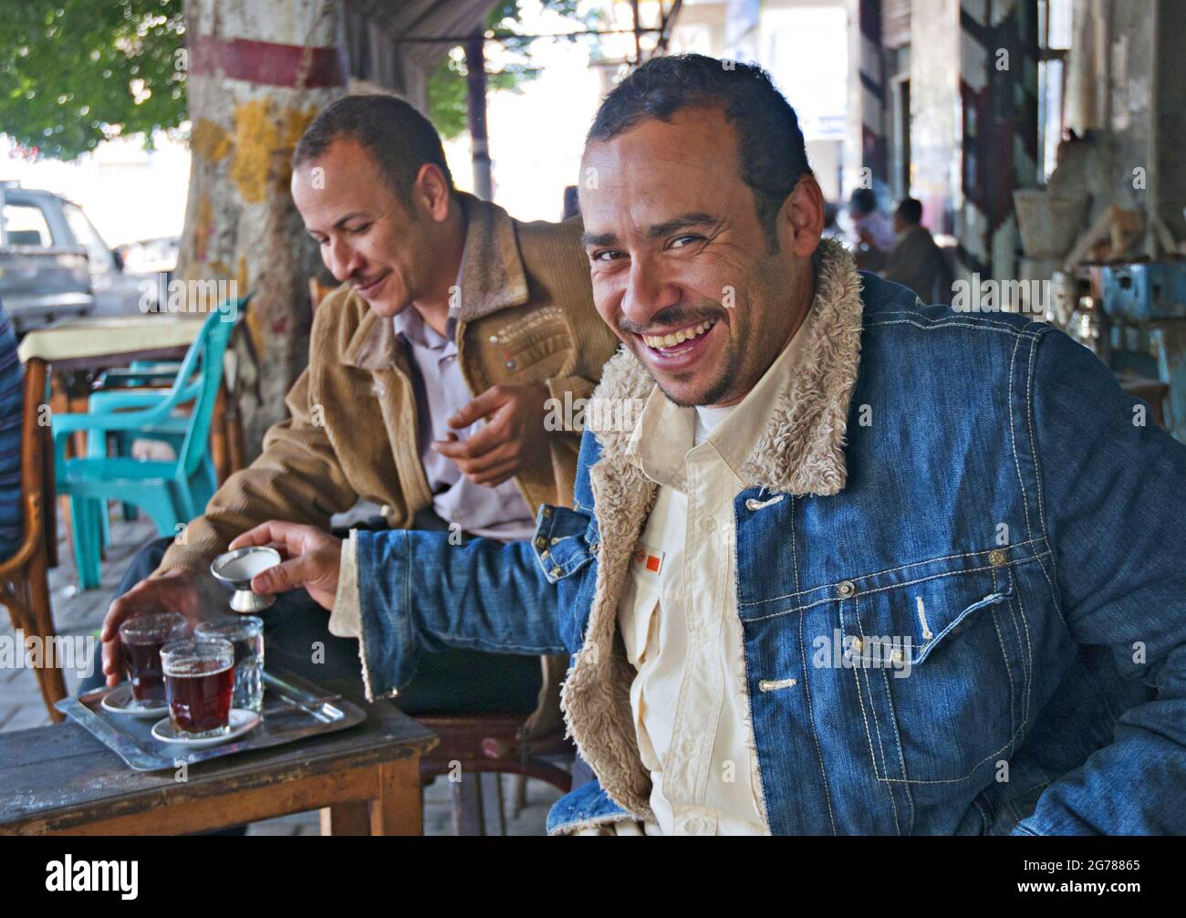 Egyptian men drinking tea hi-res stock photography and images - Alamy