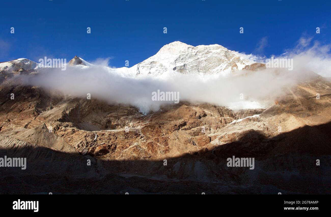 Mount Makalu with clouds, Nepal Himalayas mountains, Barun valley ...