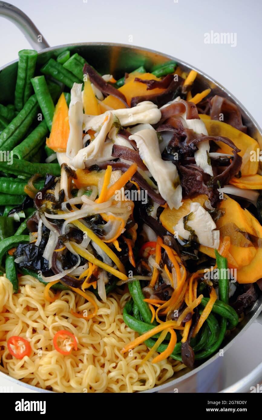 Prepare, mix to make vegan instant noodles with vegetables, raw ...
