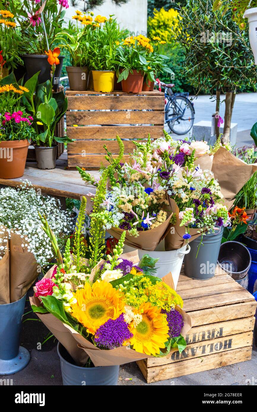 Flower stall (Igloo Florwes) on Bermonsey Street, London, UK Stock ...