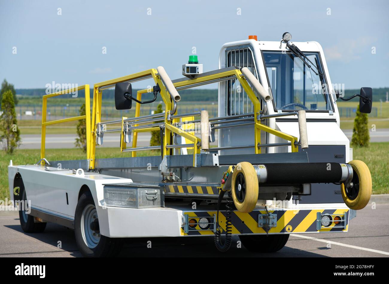 Car service machine hi-res stock photography and images - Alamy