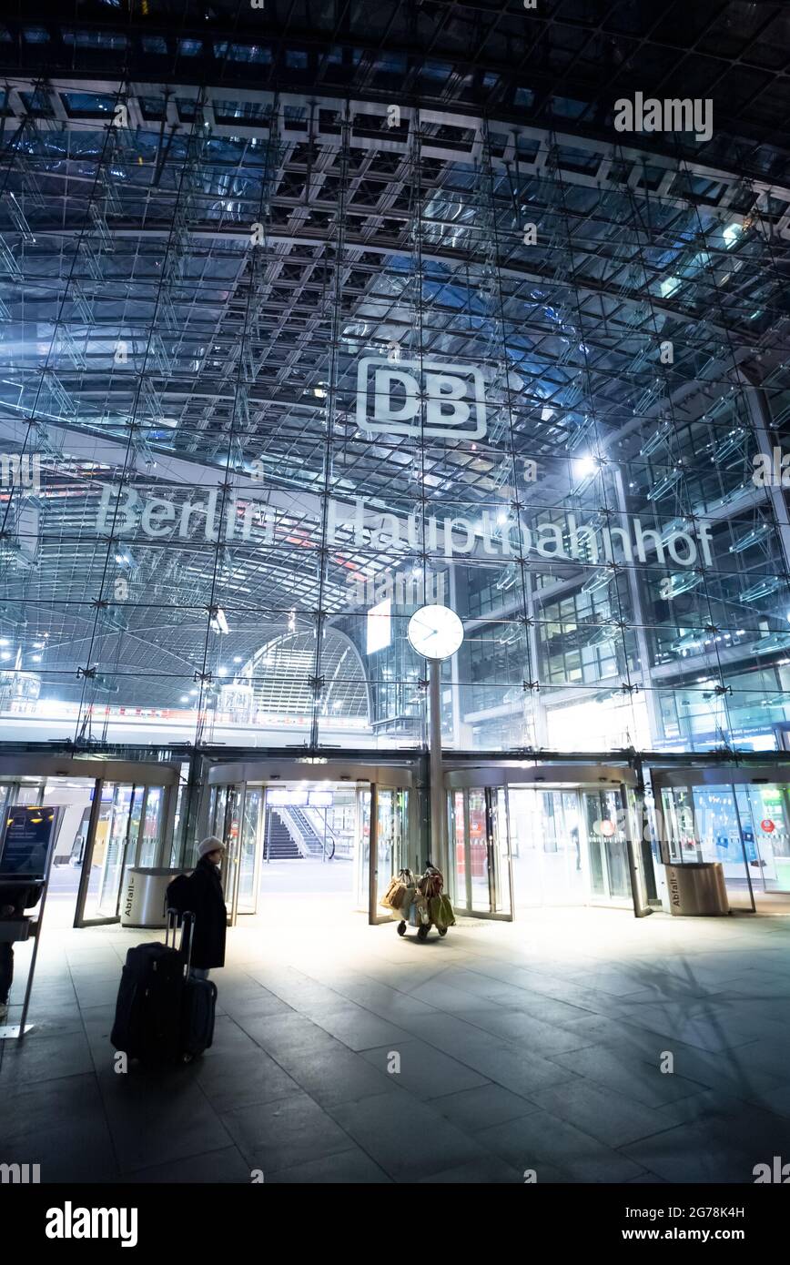 Berlin central station at night travel photography hi-res stock ...