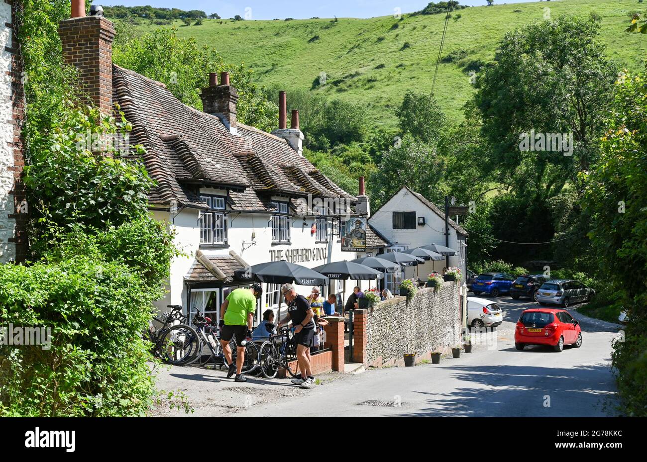 Village pubs sussex hi-res stock photography and images - Alamy