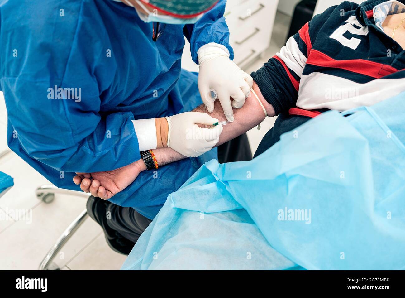 Blood draws hi-res stock photography and images - Alamy