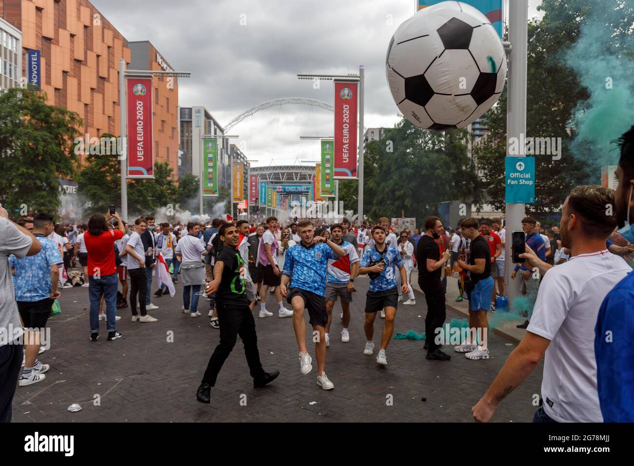London, UK. 11th July, 2021. England fans play with a giant inflatable ...