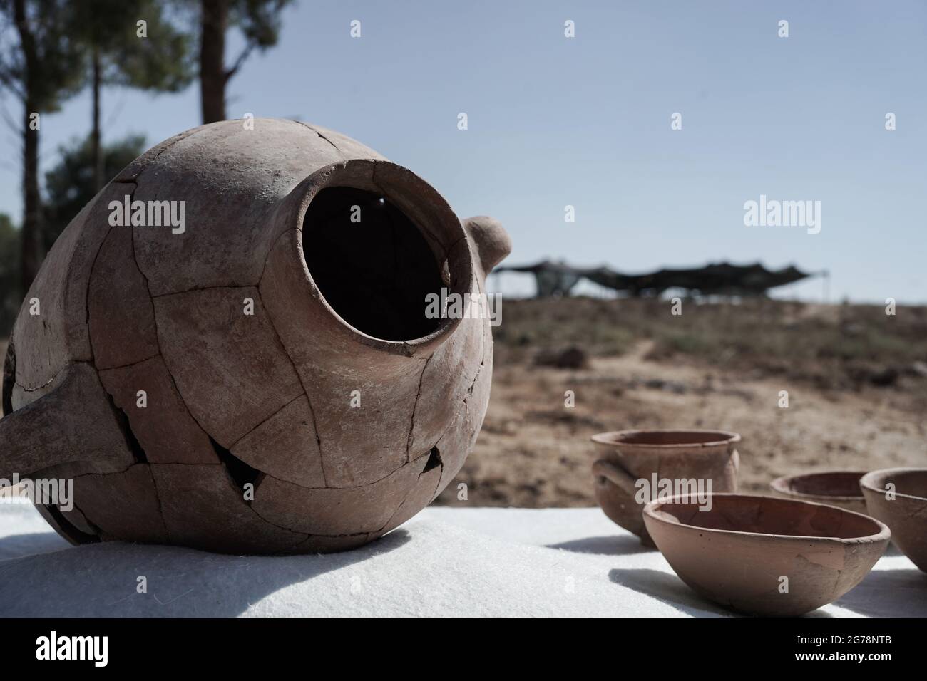 Philistine pottery hi-res stock photography and images - Alamy