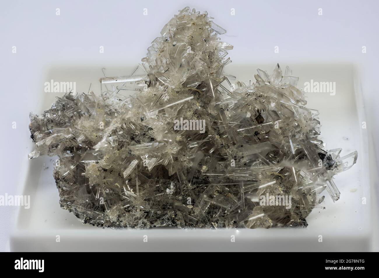 Crystal needles hi-res stock photography and images - Alamy