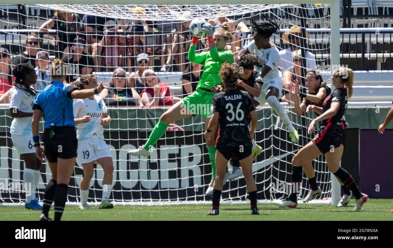Thorns goalie Bella Bixby snatches the corner kick before Gotham's ...