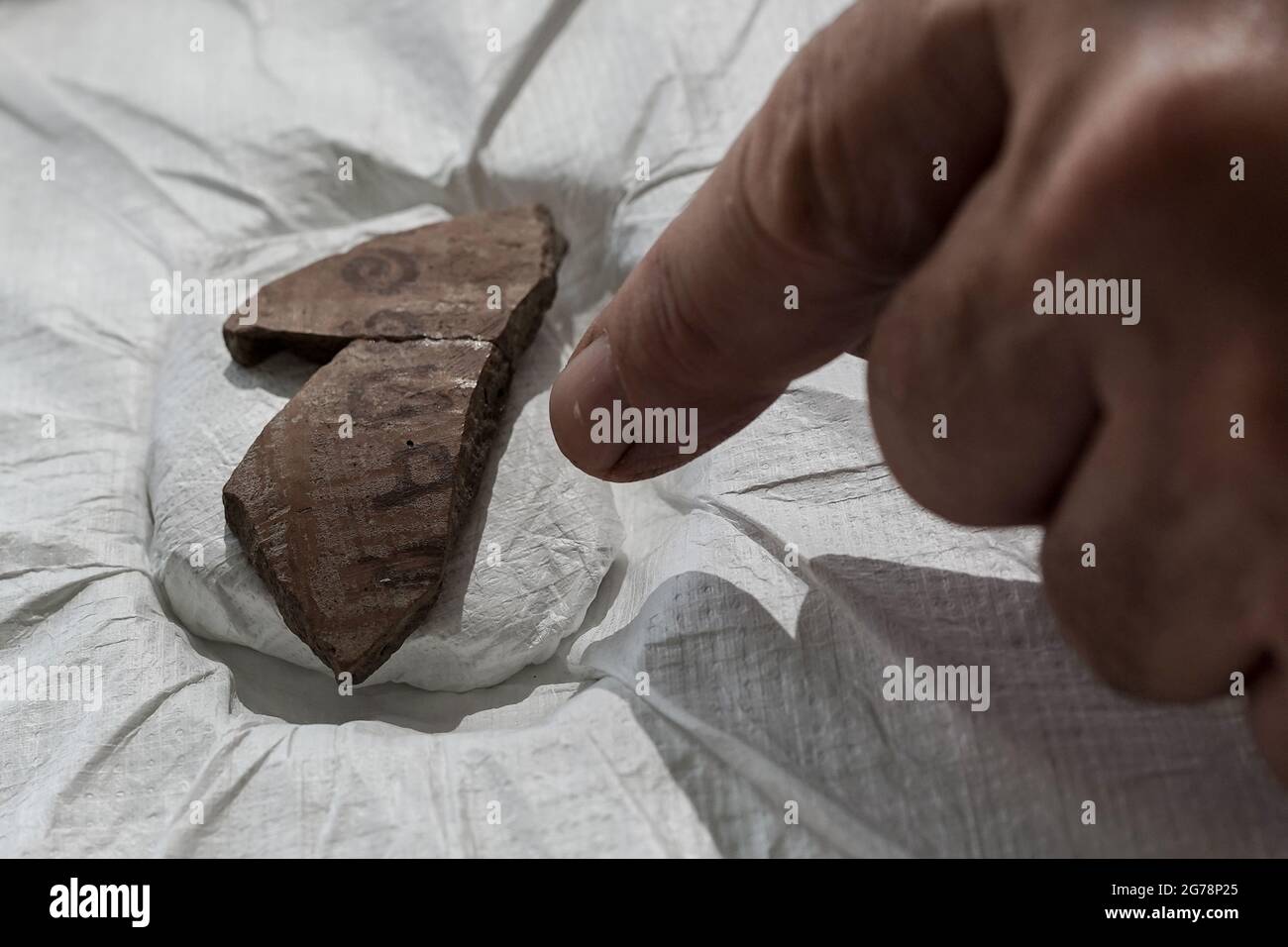 Philistine pottery hi-res stock photography and images - Alamy