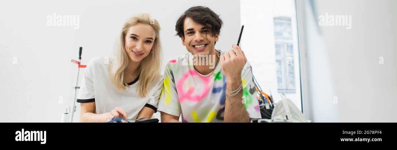 Casual designers smiling camera hi-res stock photography and images - Alamy Casual designers smiling camera hi-res stock photography and images - Alamy
