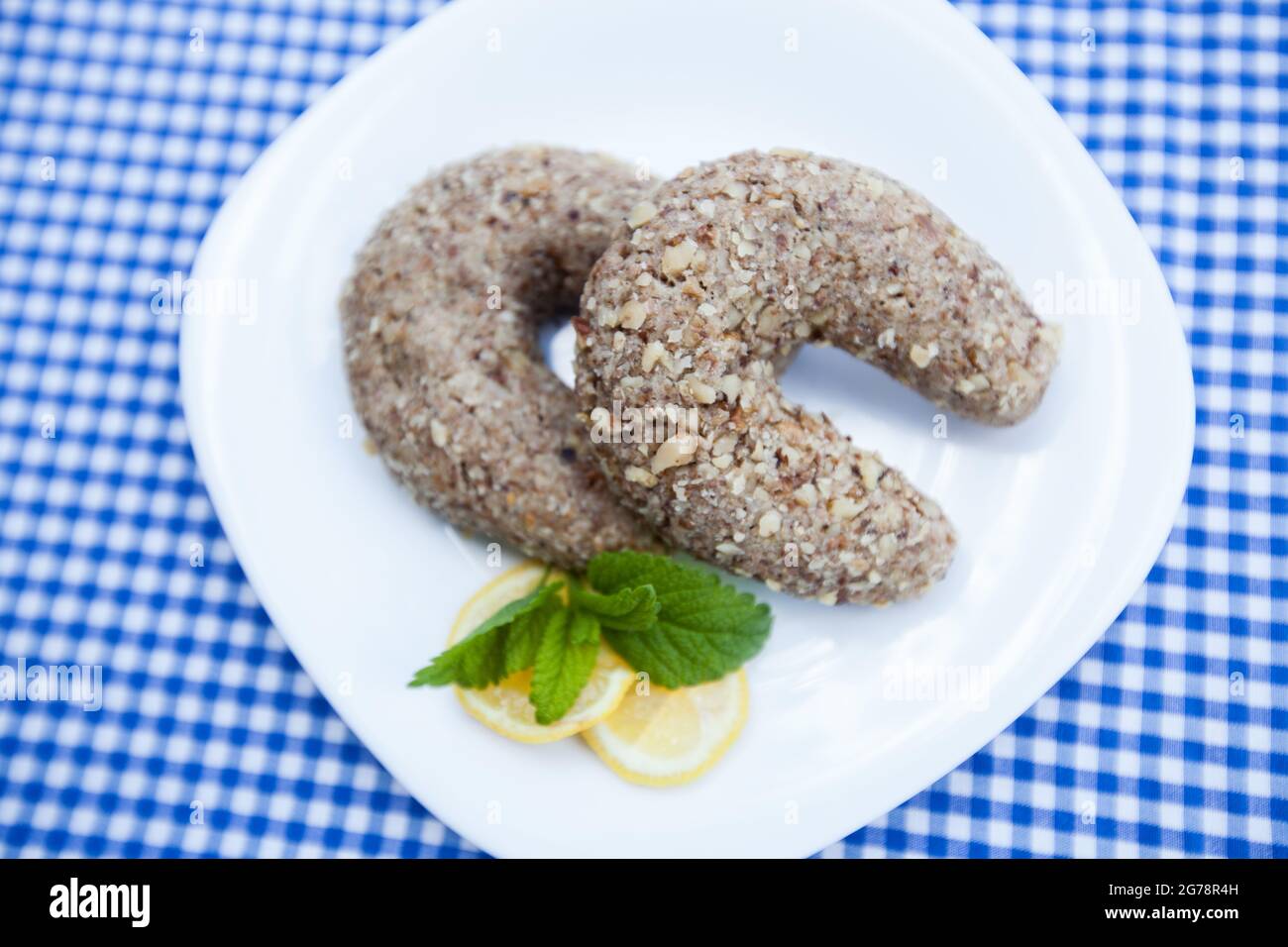 Crispy Walnut Meringue Cookies , traditional walnuts cookies, handmade ...