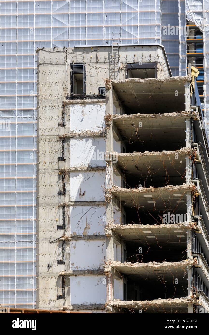 Building demolition, partiallyt demolished tall office block, Essen ...