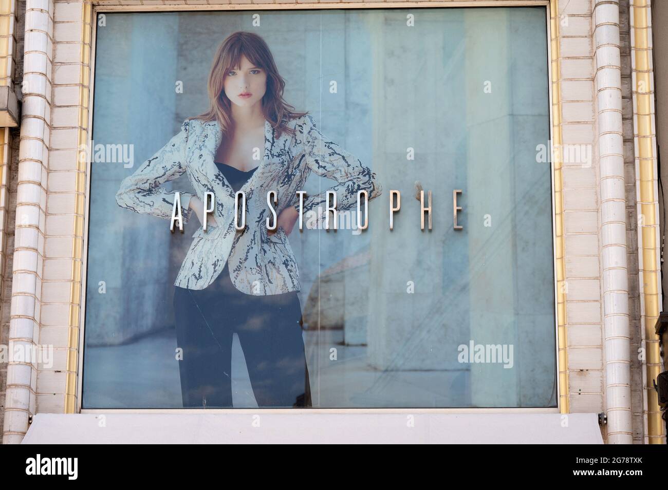 Apostrophe in sign hi-res stock photography and images - Alamy