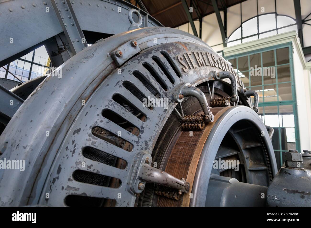 Hoisting machine hi-res stock photography and images - Alamy