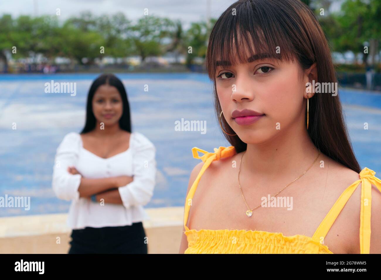 Two standing ladies hi-res stock photography and images - Alamy