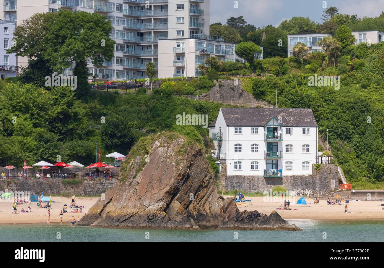 Harbour beach tenby goskar rock hi-res stock photography and images - Alamy
