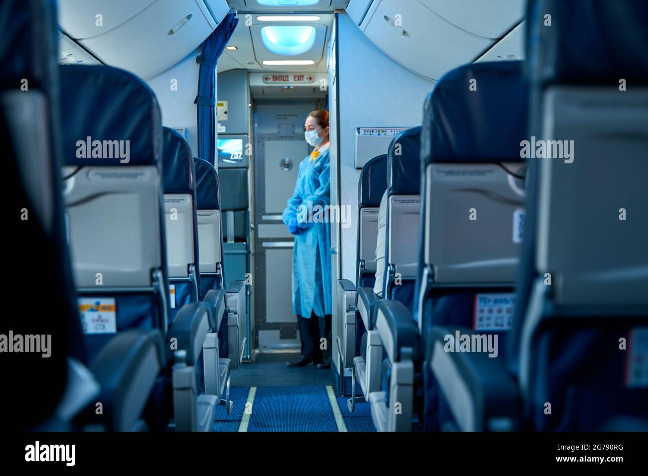 Cockpit plane aisle hi-res stock photography and images - Alamy