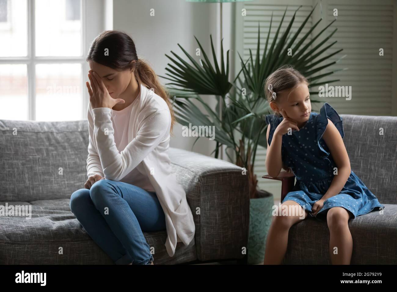 Domestic fight mother daughter hi-res stock photography and images - Alamy
