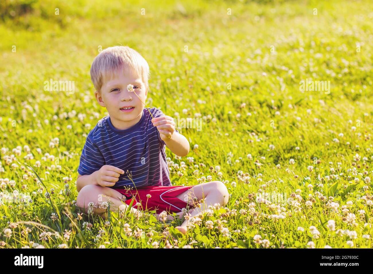 Daughter mother sits green lawn hi-res stock photography and images - Alamy