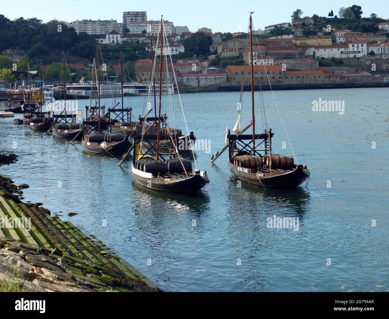 Porto portugal river restaurant hi-res stock photography and images - Alamy