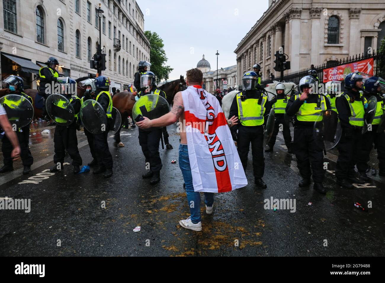 Wembley fans euro 2020 drunk hi-res stock photography and images - Alamy