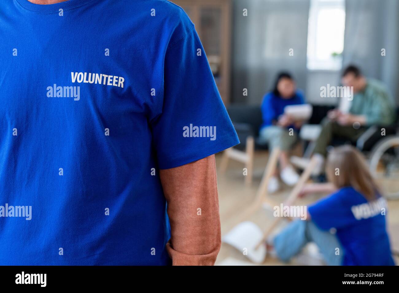 Volunteer blue t shirt hi-res stock photography and images - Alamy