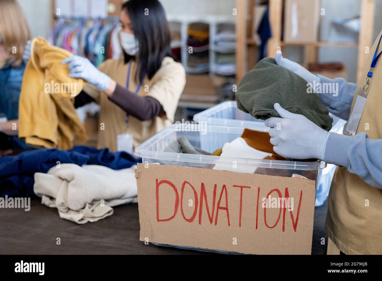 Donation clothes hi-res stock photography and images - Alamy