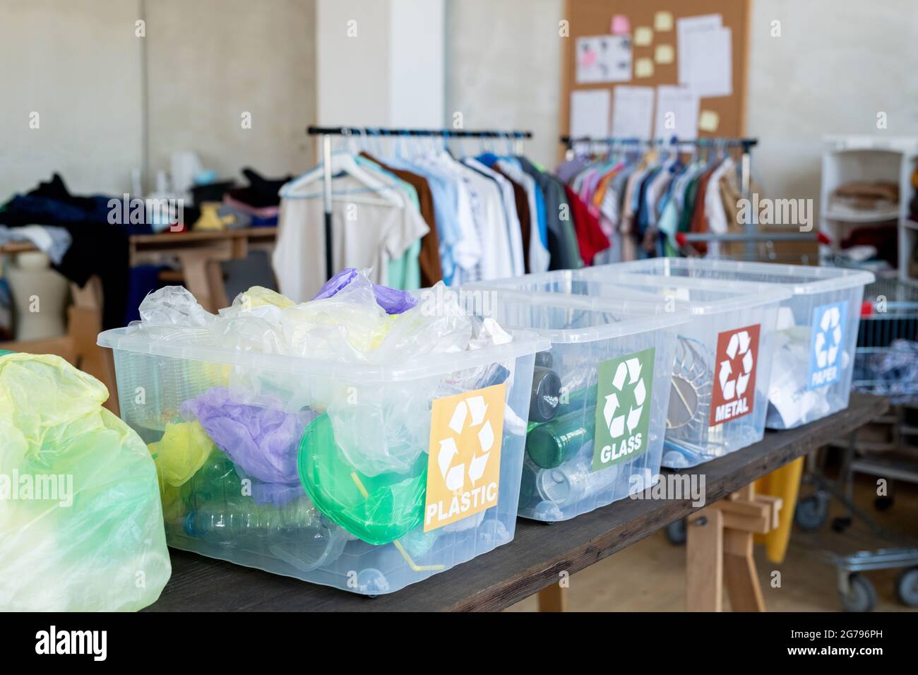 Group sorting rack hi-res stock photography and images - Alamy