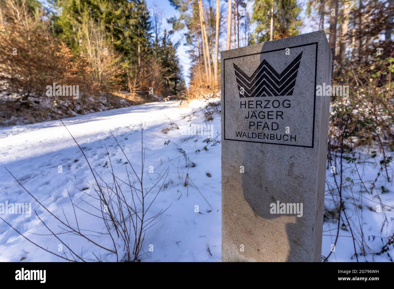 Stone pathway marker hi-res stock photography and images - Alamy