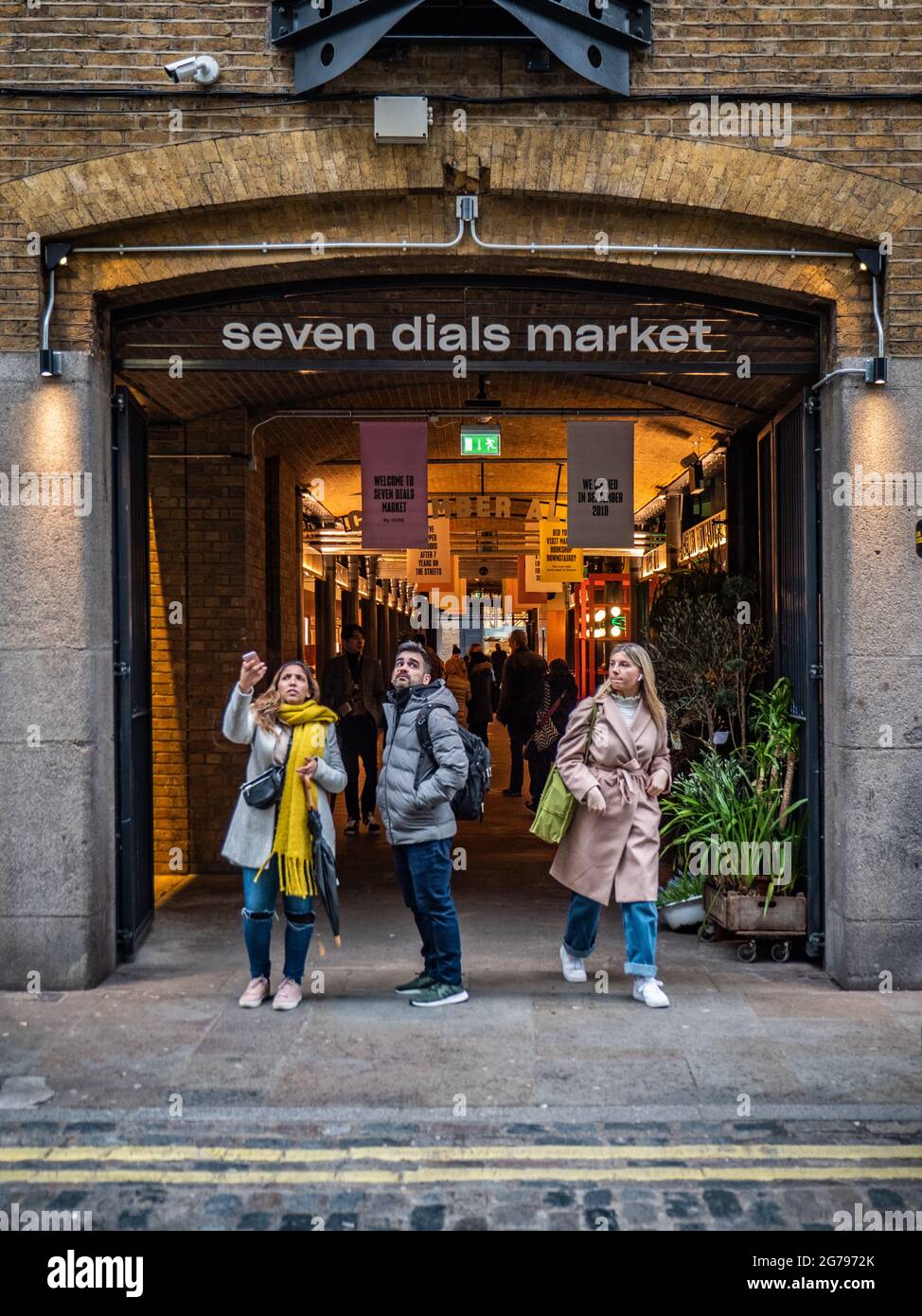Seven Dials Market, London. Tourist shoppers at the popular boutique ...