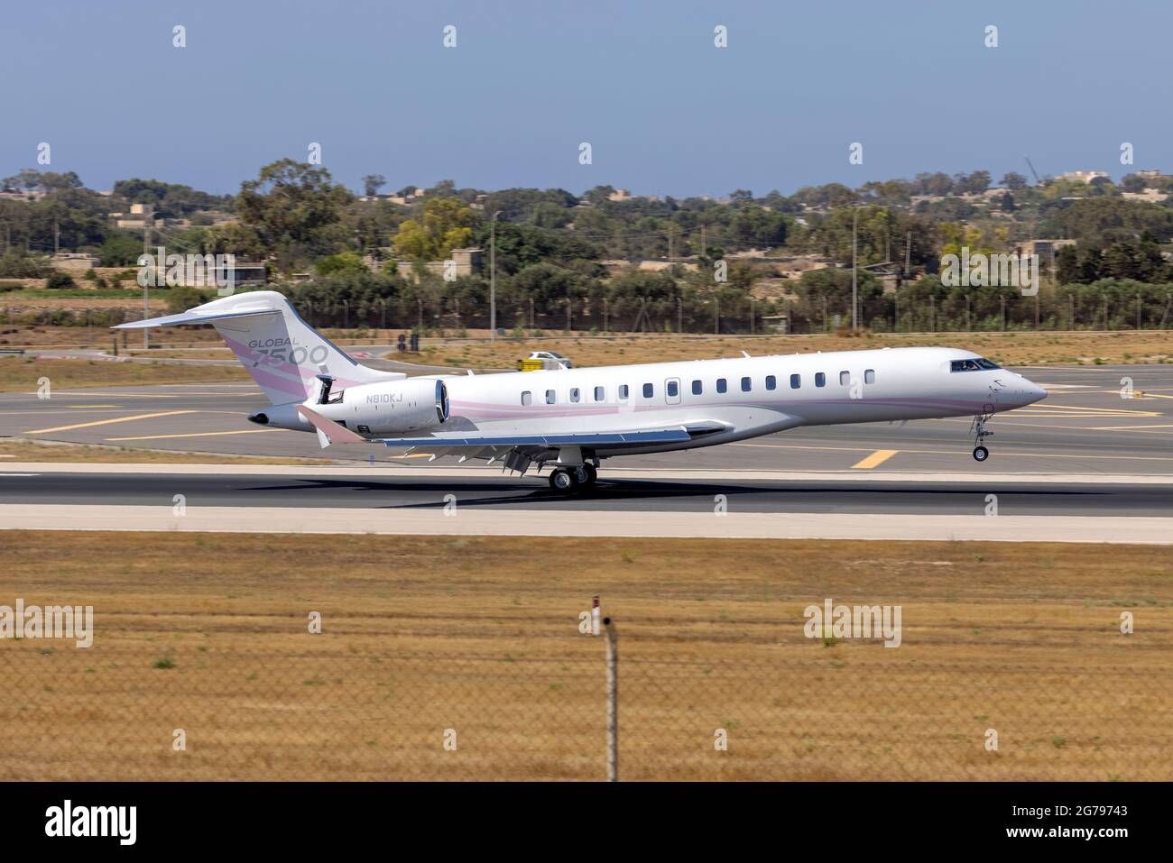 Kylie Jenner's Bombardier Global 7500 (BD-700-2A12) (REG: N810KJ) touch ...