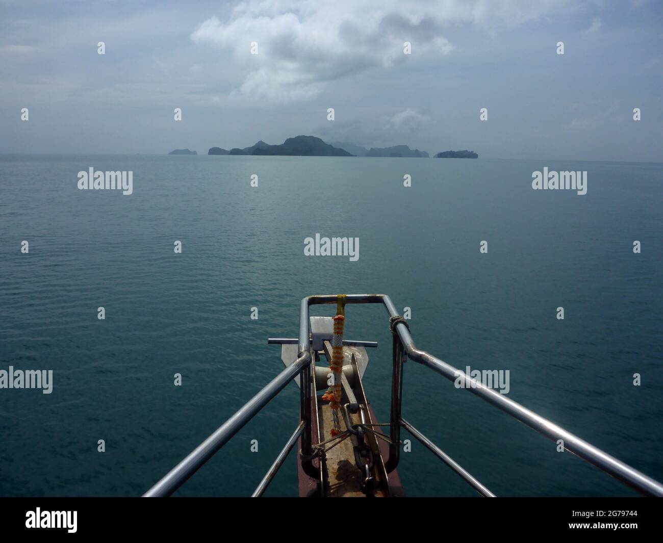 Ang tong by boat hi-res stock photography and images - Alamy