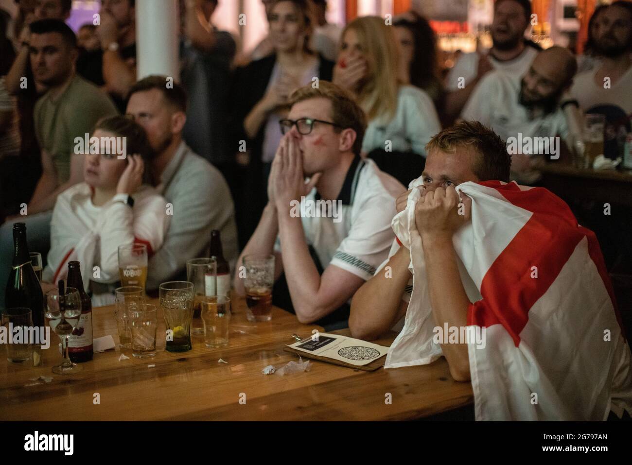British pub watching euro20 final hi-res stock photography and images ...