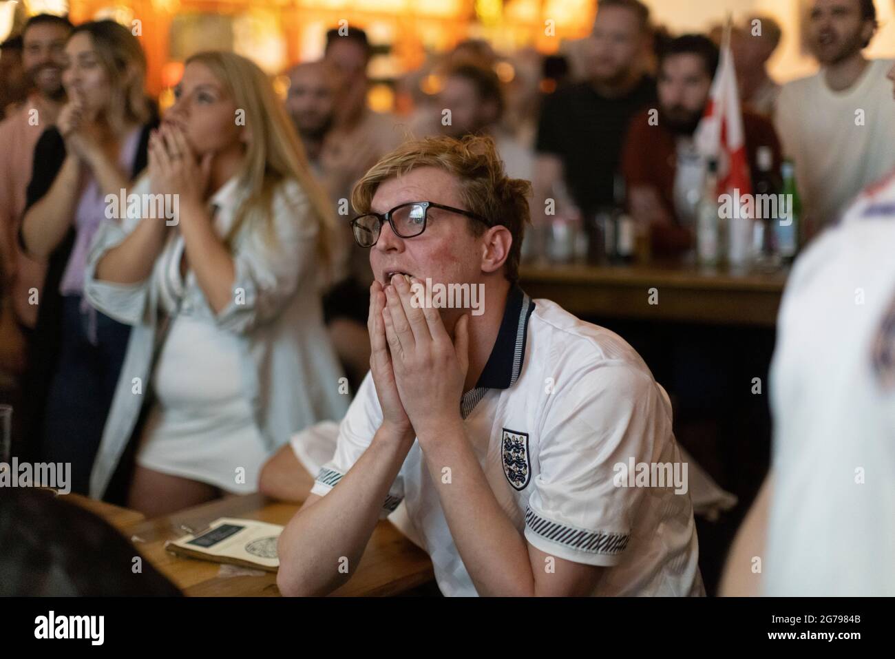 British pub watching euro20 final hi-res stock photography and images ...