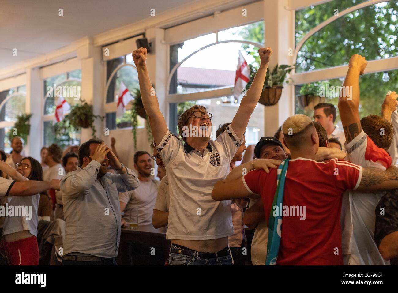 British pub watching euro20 final hi-res stock photography and images ...