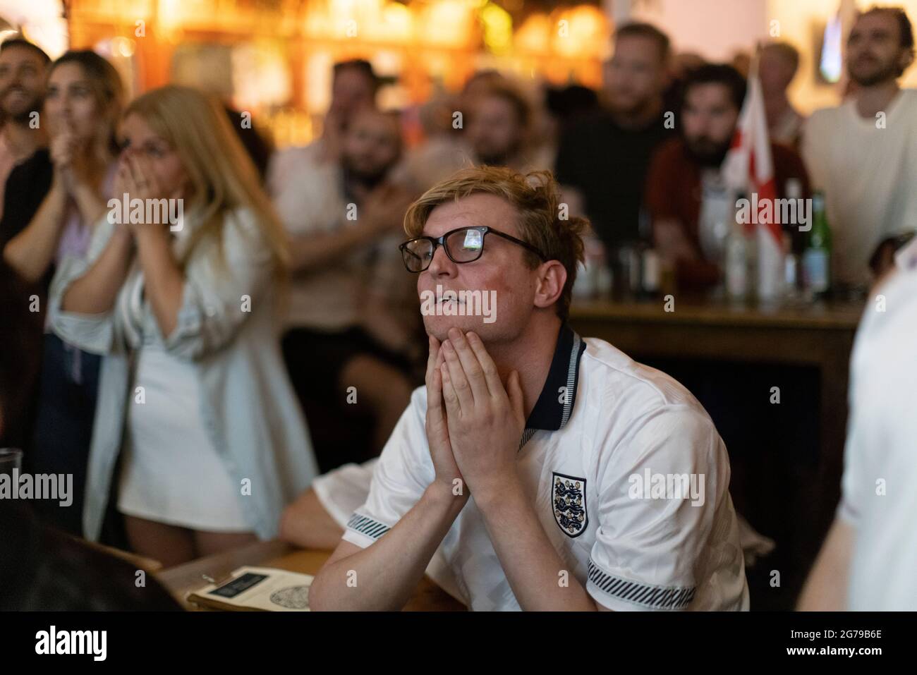 England fans watching football inside pub hi-res stock photography and ...