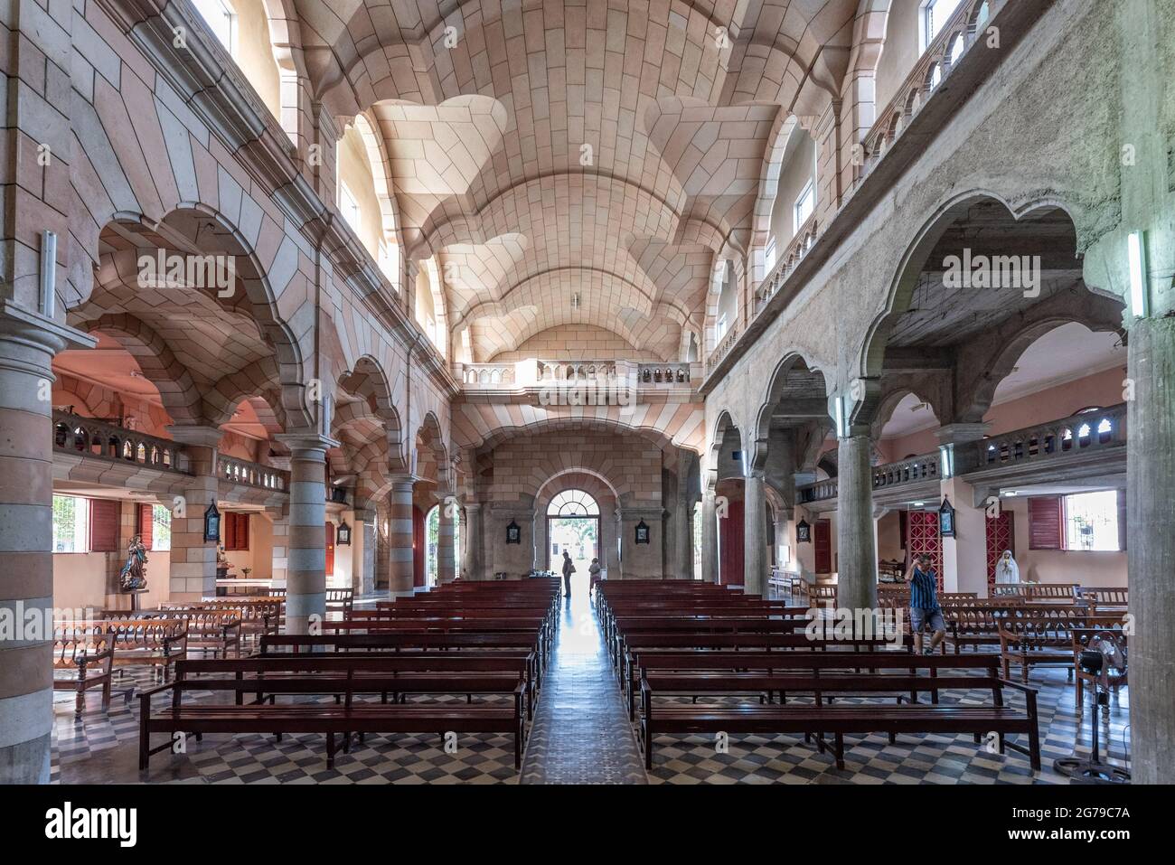 Interior architecture Saint Joseph Catholic Church, colonial building ...