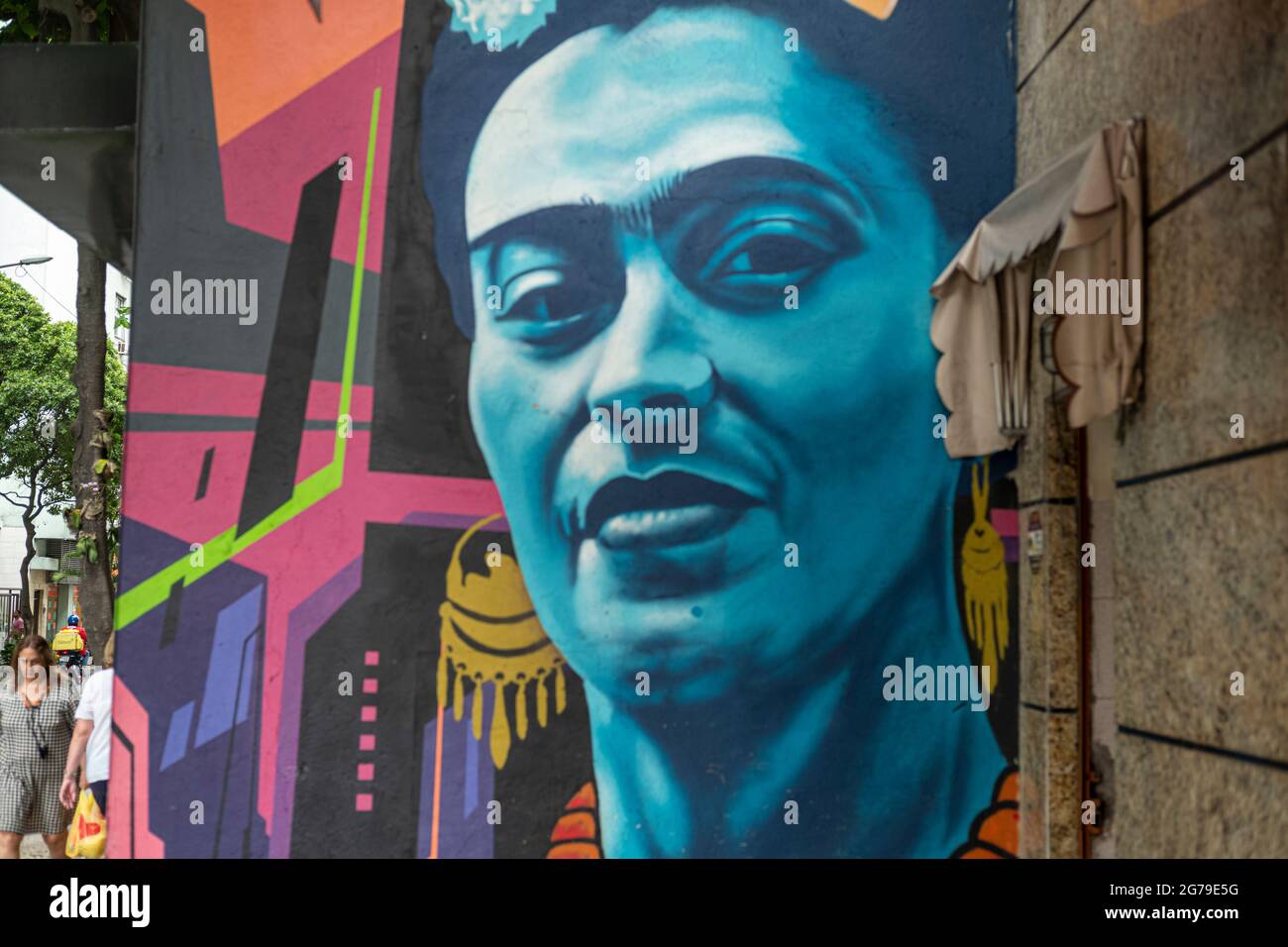 Frida kahlo graffiti rio de janeiro hi-res stock photography and images ...