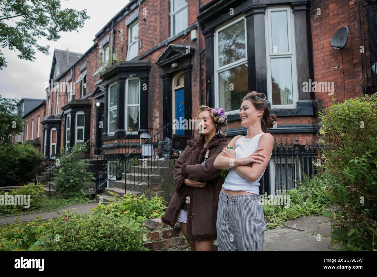 Girls with hair rollers hi-res stock photography and images - Alamy