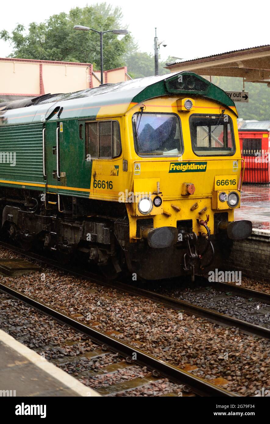 Freightliner class 66 diesel-electric loco No 66616 at Bradford-on-Avon ...