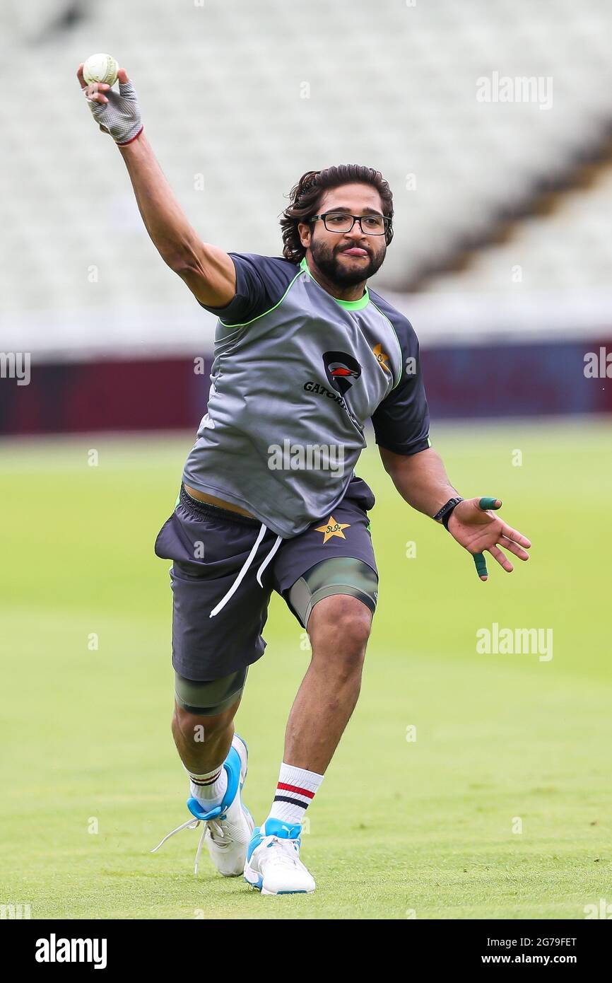 12 imam hi-res stock photography and images - Alamy