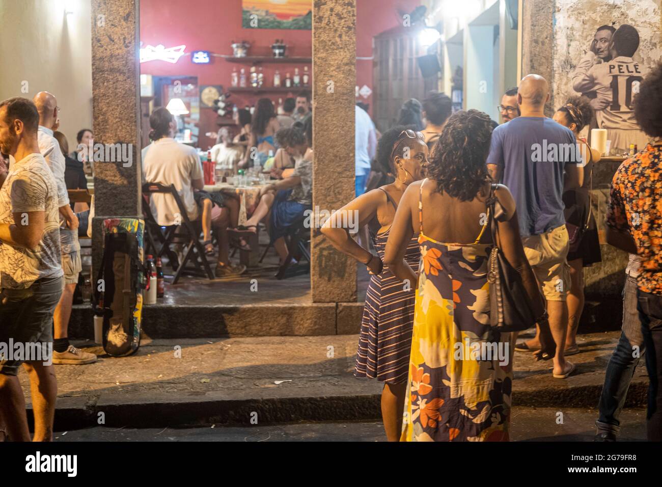 Authentic Party with the locals in the Streets and bars of Santa Teresa ...